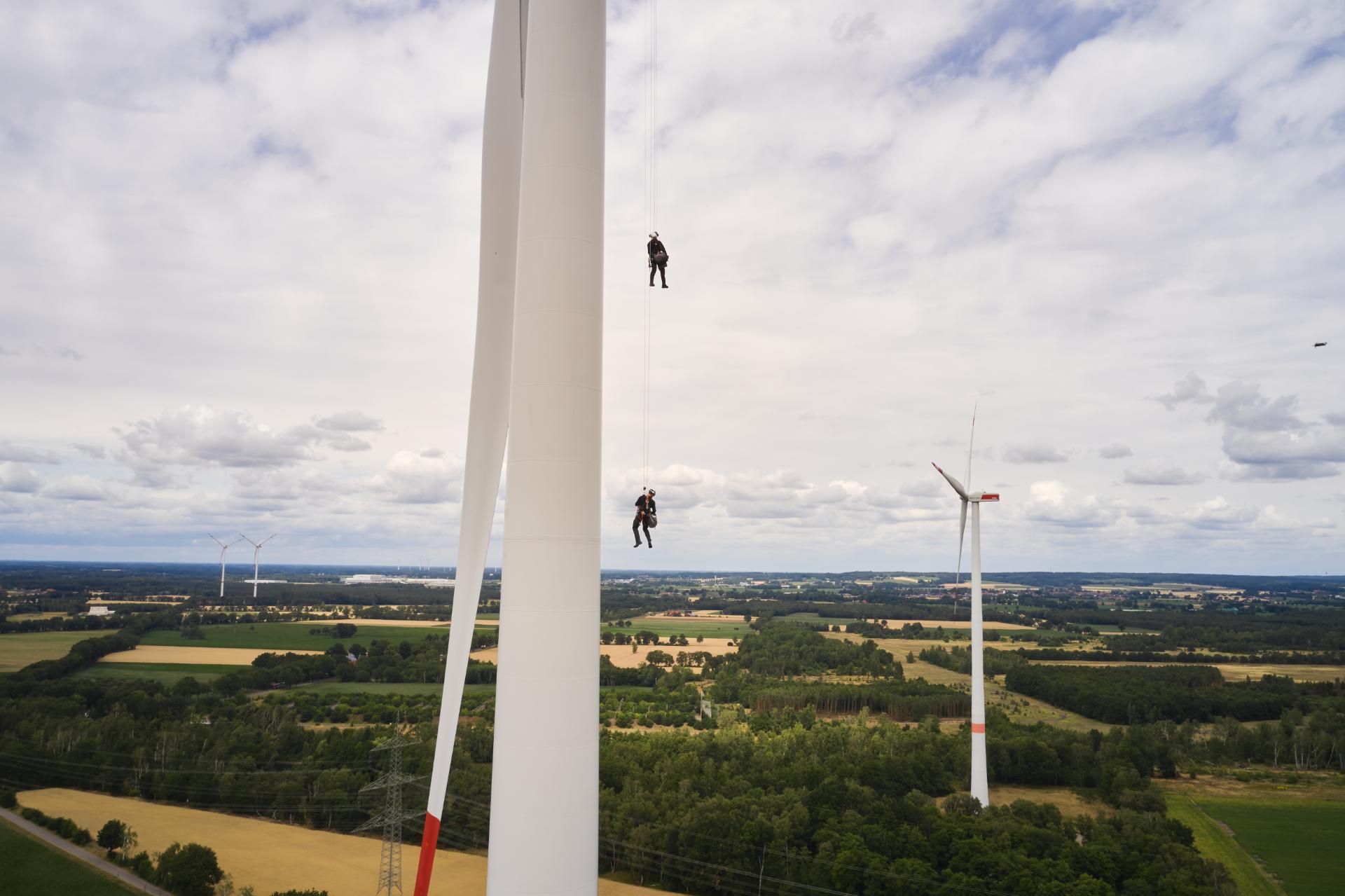 SKYLOTEC präsentiert „DEUS ONE“ - Das weltweit erste, vollautomatische ...